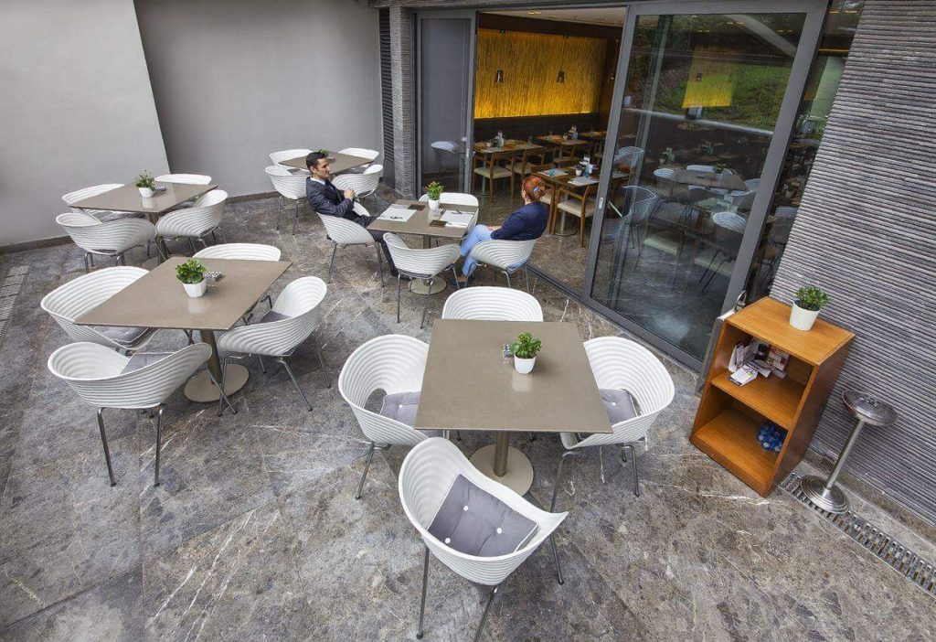 taksim-square-restaurant-garden-01_l – Emerald Tourism